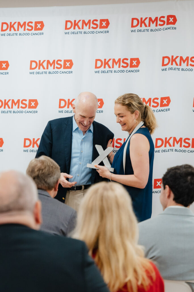 Pionier der CAR-T-Zelltherapie erhält DKMS Mechtild Harf ...
